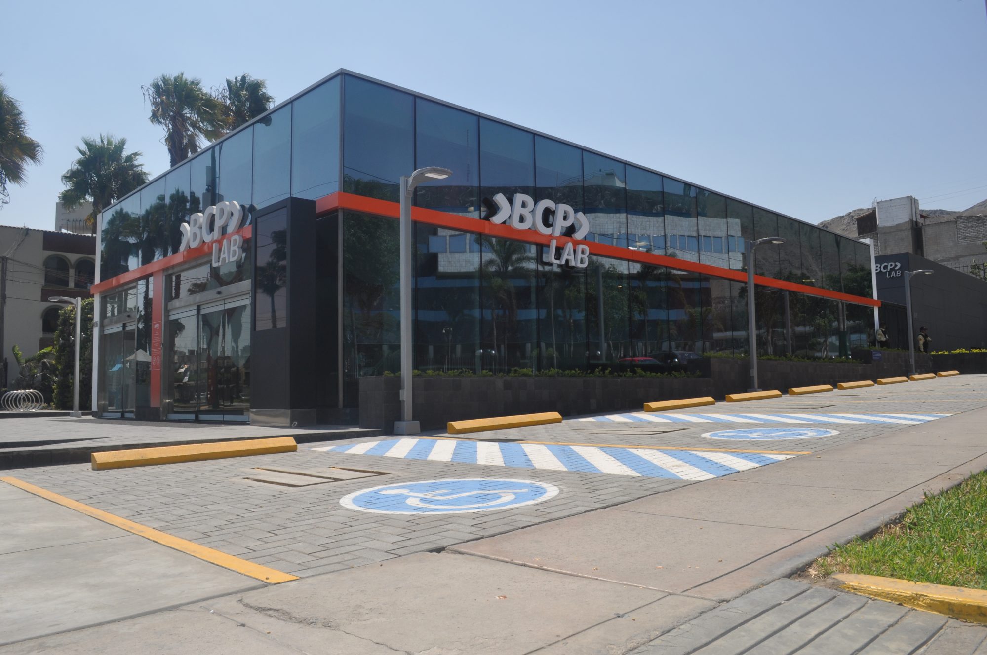 Commercial project for the largest bank in Peru - Legrand Integrated ...